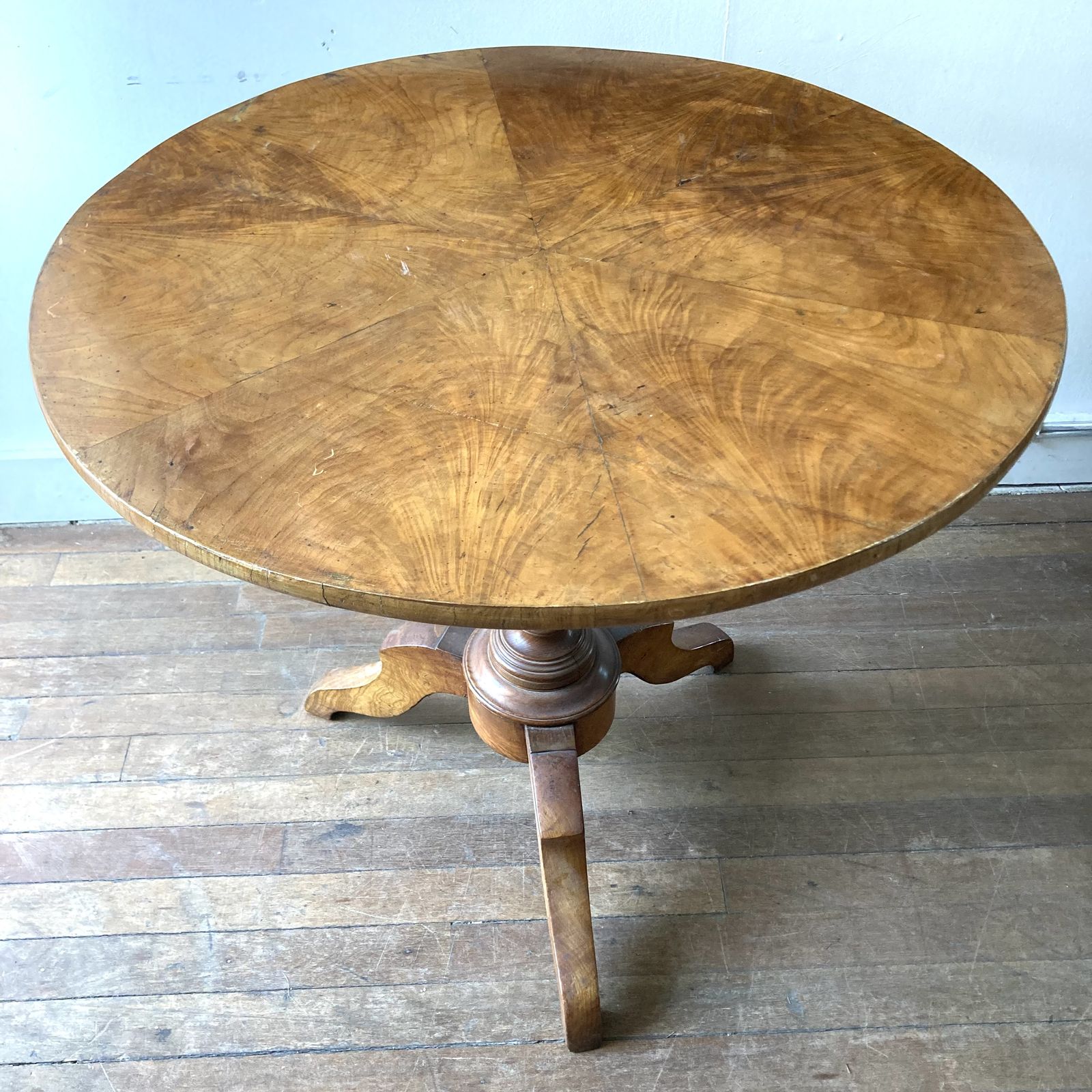 Walnut Centre Table › James Iles Antiques